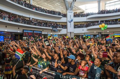 South Africans scream, sing and dance as Springboks return
