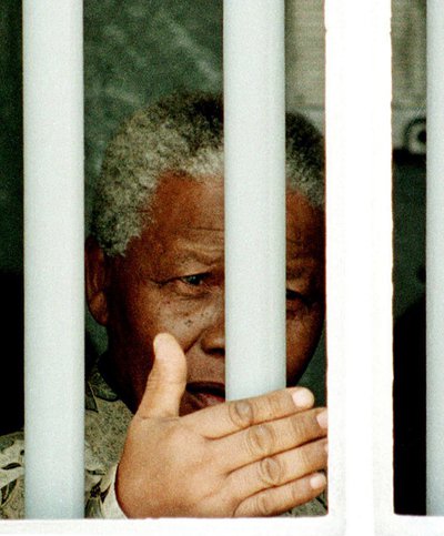 SA condemns auction of key to Mandela prison cell