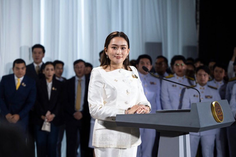 Thai king appoints Shinawatra heiress as new PM