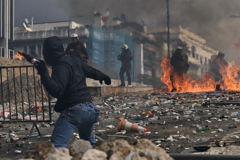 Violence mars huge Greece train crash demonstration