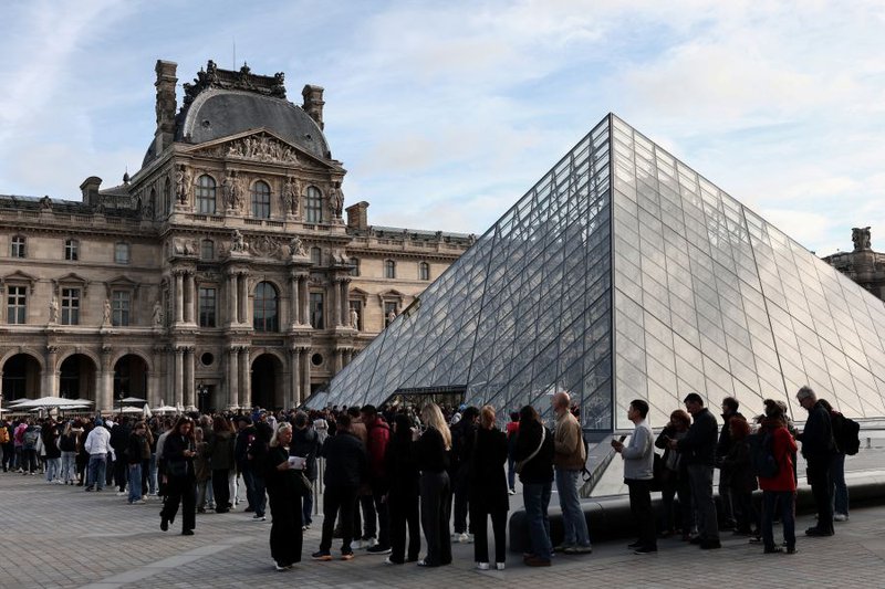 Louvre director admits 'insufficient' camera coverage after heist