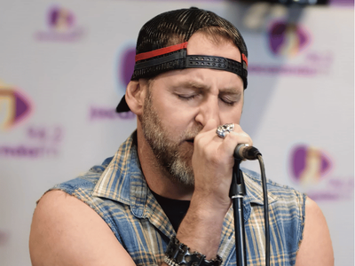 Altus Theart sing The Weeknd se 'Blinding Lights'
