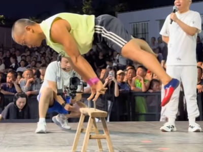 Video: Man achieves balancing act on his fingers