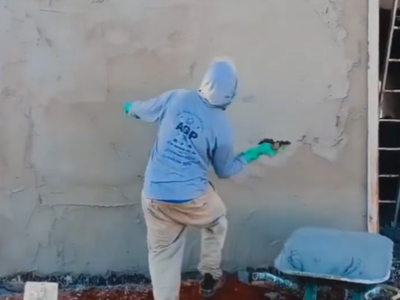 Who needs a ladder when you can plaster like this?