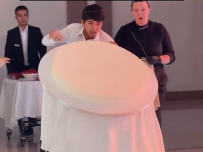 Video: Waiter drops R90,000 wedding cake