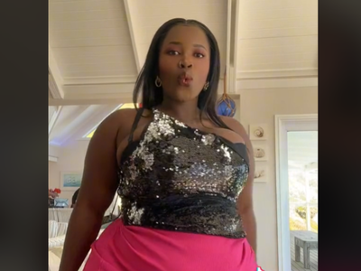 WATCH: When you've got it, flaunt it! Plus-size woman shakes what her ...