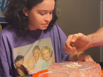 Mom makes ice cube cake for her daughter's 17th birthday