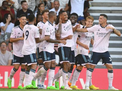 Arsenal power into Premier League first place