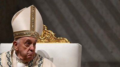 Pope 'breathing on his own' despite pneumonia