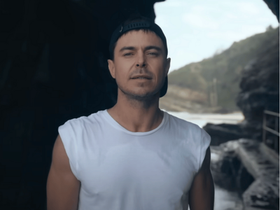 LUISTER: Bobby sing oor die pyn van sy egskeiding