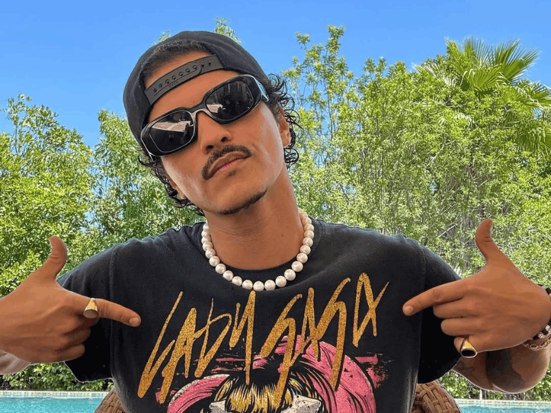 Bruno Mars debuts new single 'I Just Might'