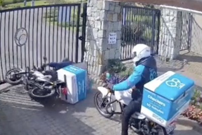 WATCH: Checkers Sixty60 driver crashes into residential gate