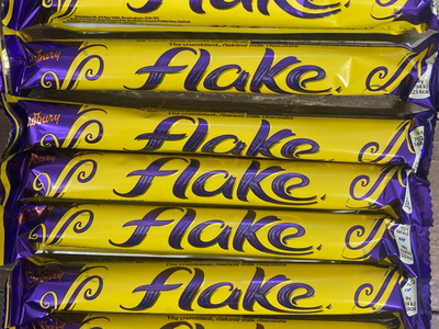 Food reviewer tastes 'Flake' for the first time