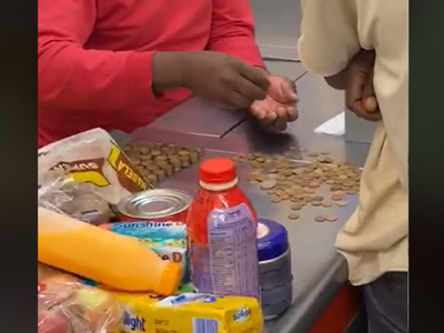 WATCH: Customer pays for groceries at Shoprite with heaps of coins