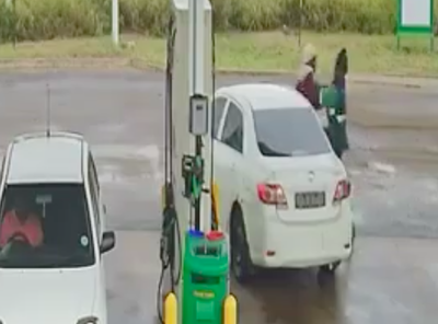 Petrol attendants stop fuel thieves from driving off without paying