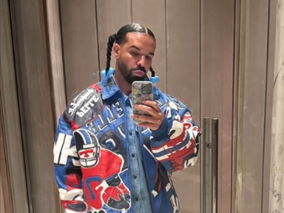 Video: Drake performs with his dad Graham