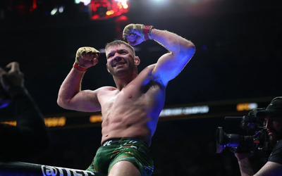 Du Plessis beats Adesanya to defend UFC middleweight title