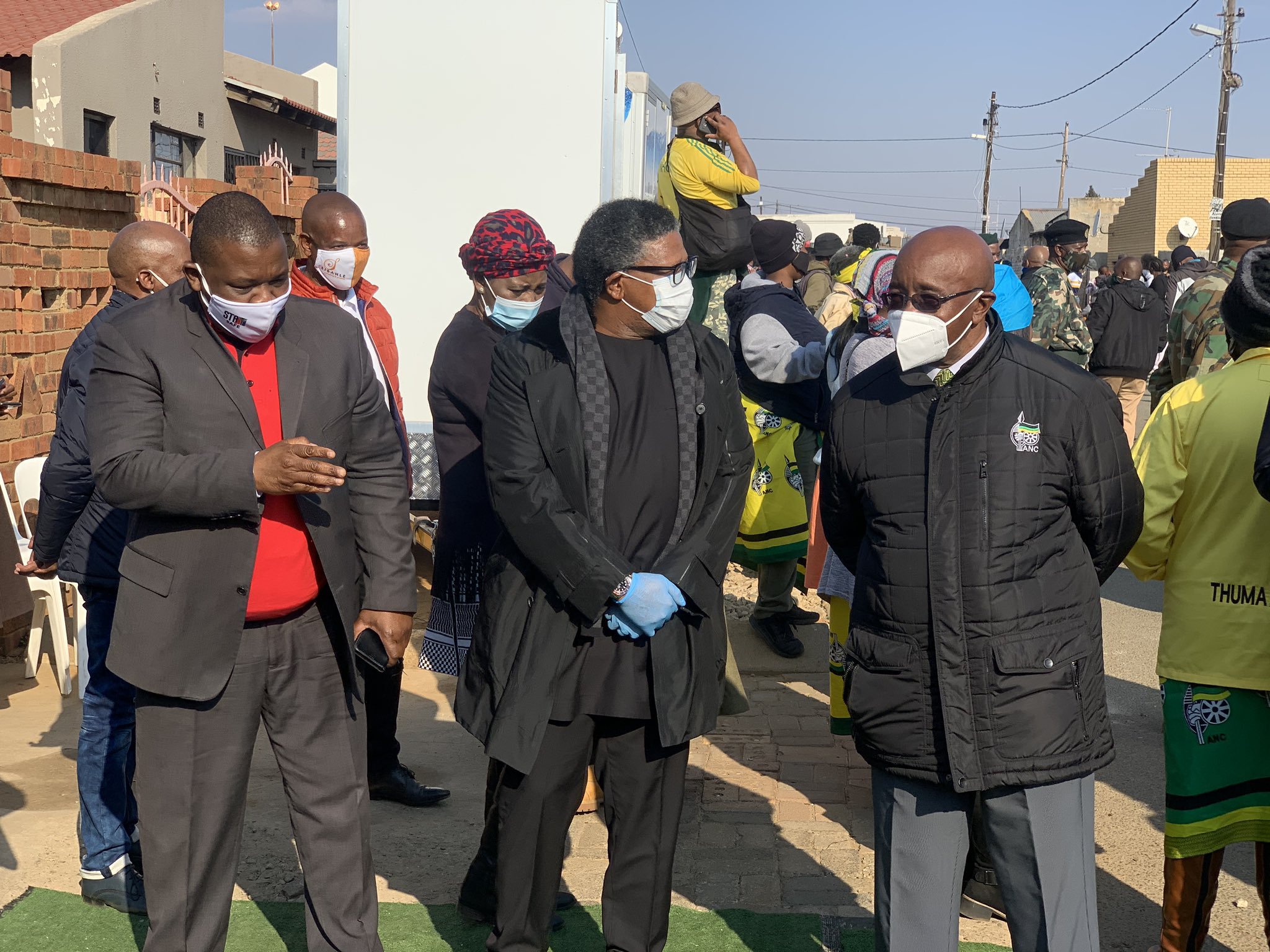 [PICTURES] Body of Andrew Mlangeni returns home ahead of funeral