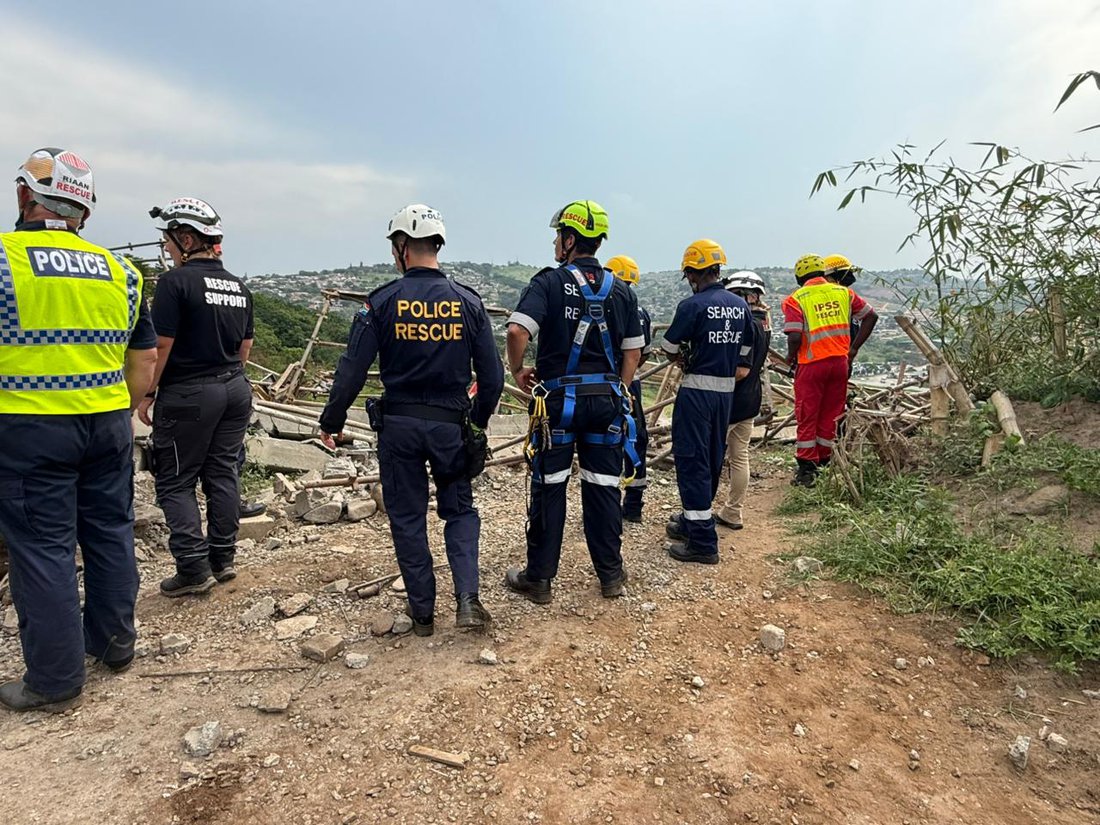 IN PICTURES: Efforts continue to rescue Verulam temple collapse victims