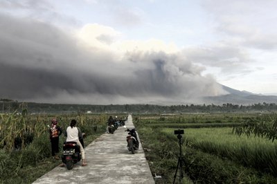 WATCH: Indonesia's Mount Semeru erupts, forcing thousands to flee