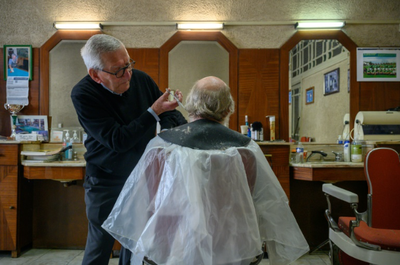 French barber still trimming at 90