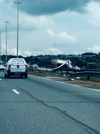 Tanker crash closes N1 South after Maraisburg exit