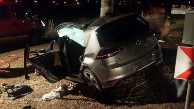 Golf and taxi collide in one horrific accident