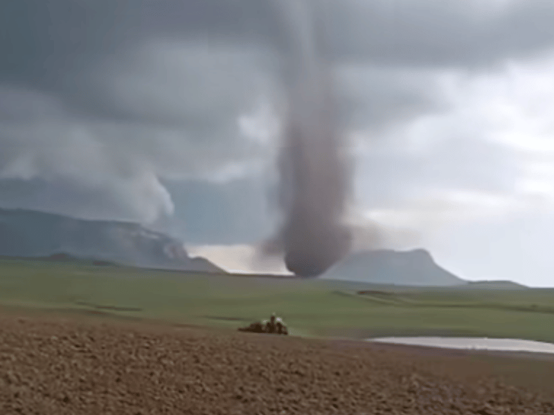 Massive tornado hits popular South African town