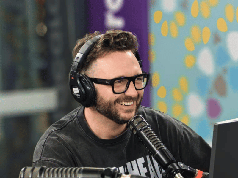 Hunter Kennedy performs brand-new single on Friday Live