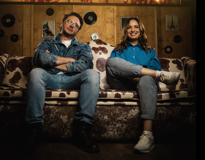 Janie Bay en Hunter Kennedy stel nuwe enkelsnit vry