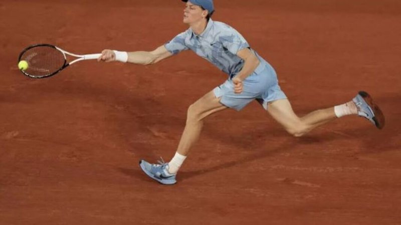 Sinner, Sabalenka cruise in French Open first round