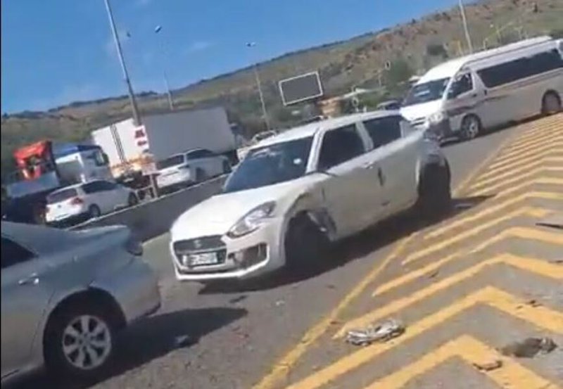 Massive multi-vehicle crash closes R28 in Krugersdorp