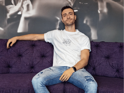 Lee Cole performs 'All I Want For Christmas' on Friday Live