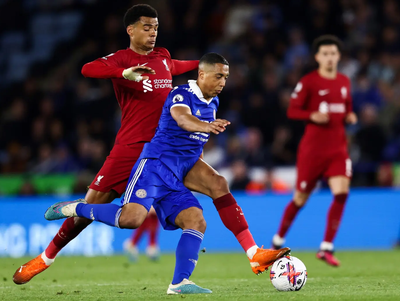 Liverpool's title bid dented by Man Utd draw, Spurs go fourth