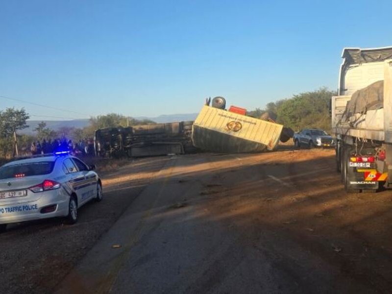 Bus overturns on N1 in Limpopo near Baobab Toll Gate