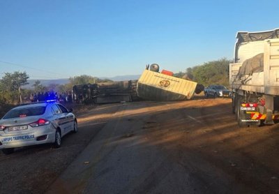 Bus overturns on N1 in Limpopo near Baobab Toll Gate