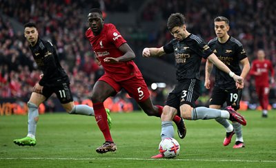 Arsenal show Premier League title strain under Anfield spotlight