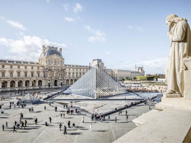 Louvre reopens for first time after jewel heist