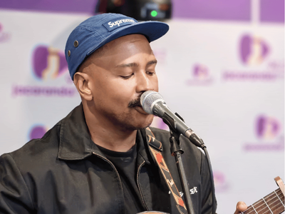 WATCH: Majozi performs 'Birds of a Feather' on Friday Live