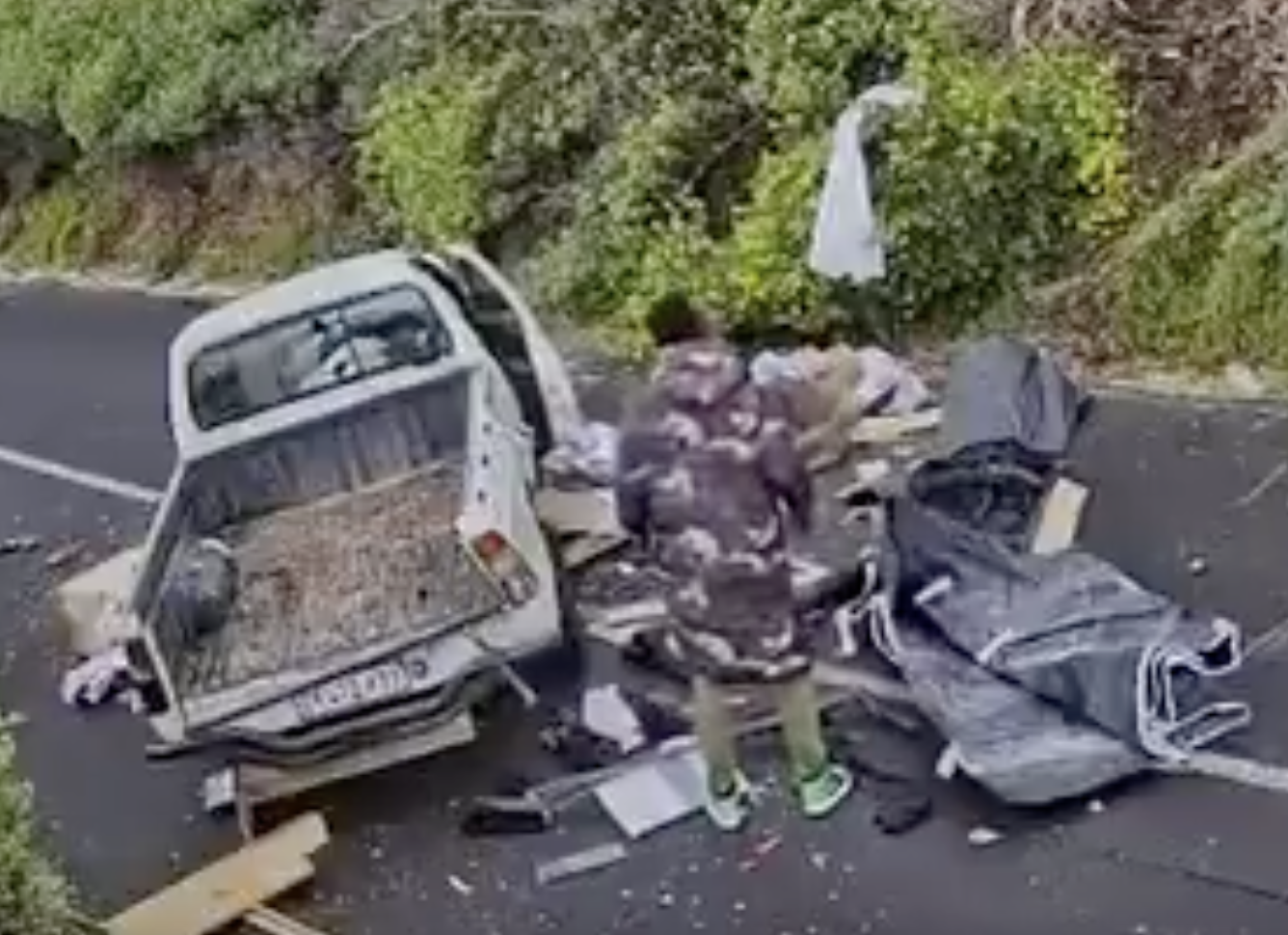 WATCH: Terrifying moment bakkie plummets off cliff on Cape Town road