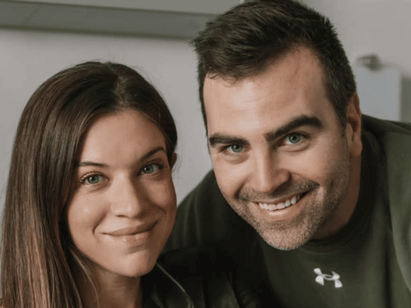 Model Marciel Hopkins wys haar eersteling