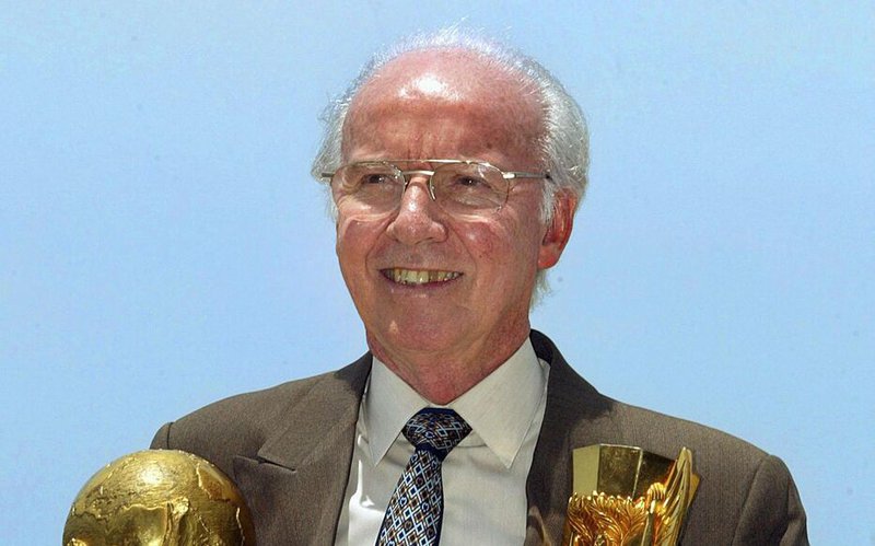 Mario Zagallo, an enduring giant of Brazilian football, dies at 92
