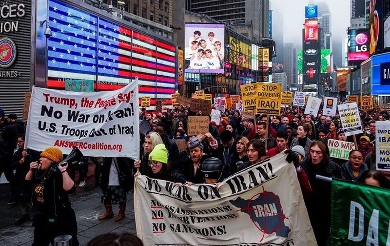 Protesters in US rally against prospect of war with Iran