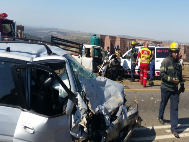 One dead in R56 crash