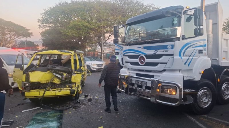 10 pupils injured in Phoenix taxi crash