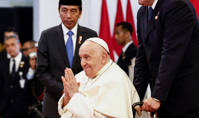 Pope makes appeal on extremism as he launches Asia tour
