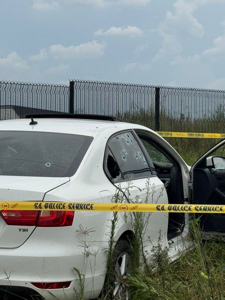 Two 'blue light mafia' suspects killed in police shootout