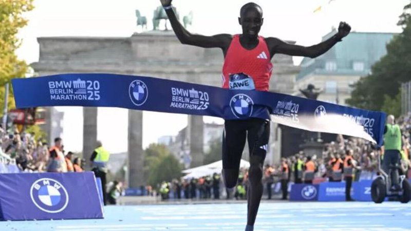 Kenyan duo Sawe and Wanjiru triumph at Berlin Marathon