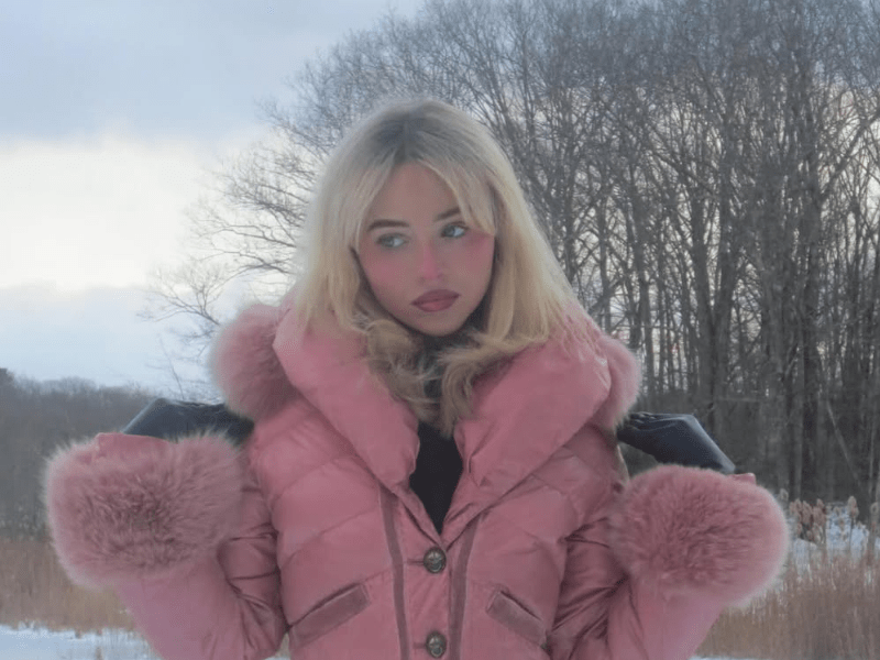 Sabrina Carpenter is Miss Piggy's twin in new 'Muppet Show' teaser