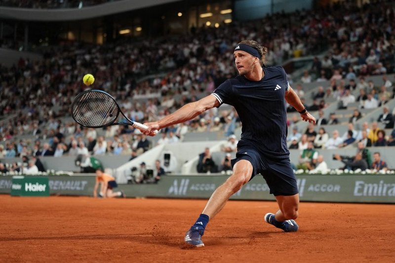 Zverev powers into French Open semis as Fonseca run ends